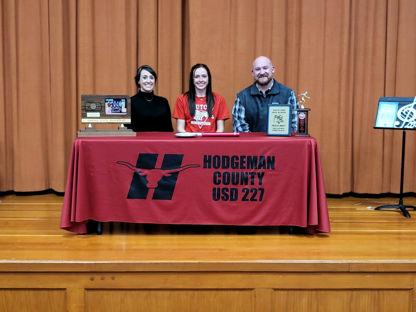 USD 227 - BURKE & JAMES SIGN WITH HUTCHINSON COMMUNITY COLLEGE